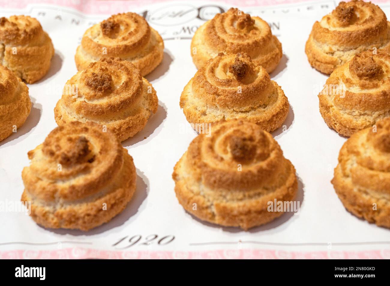 Macarons de montmorillon -Fotos und -Bildmaterial in hoher Auflösung ...