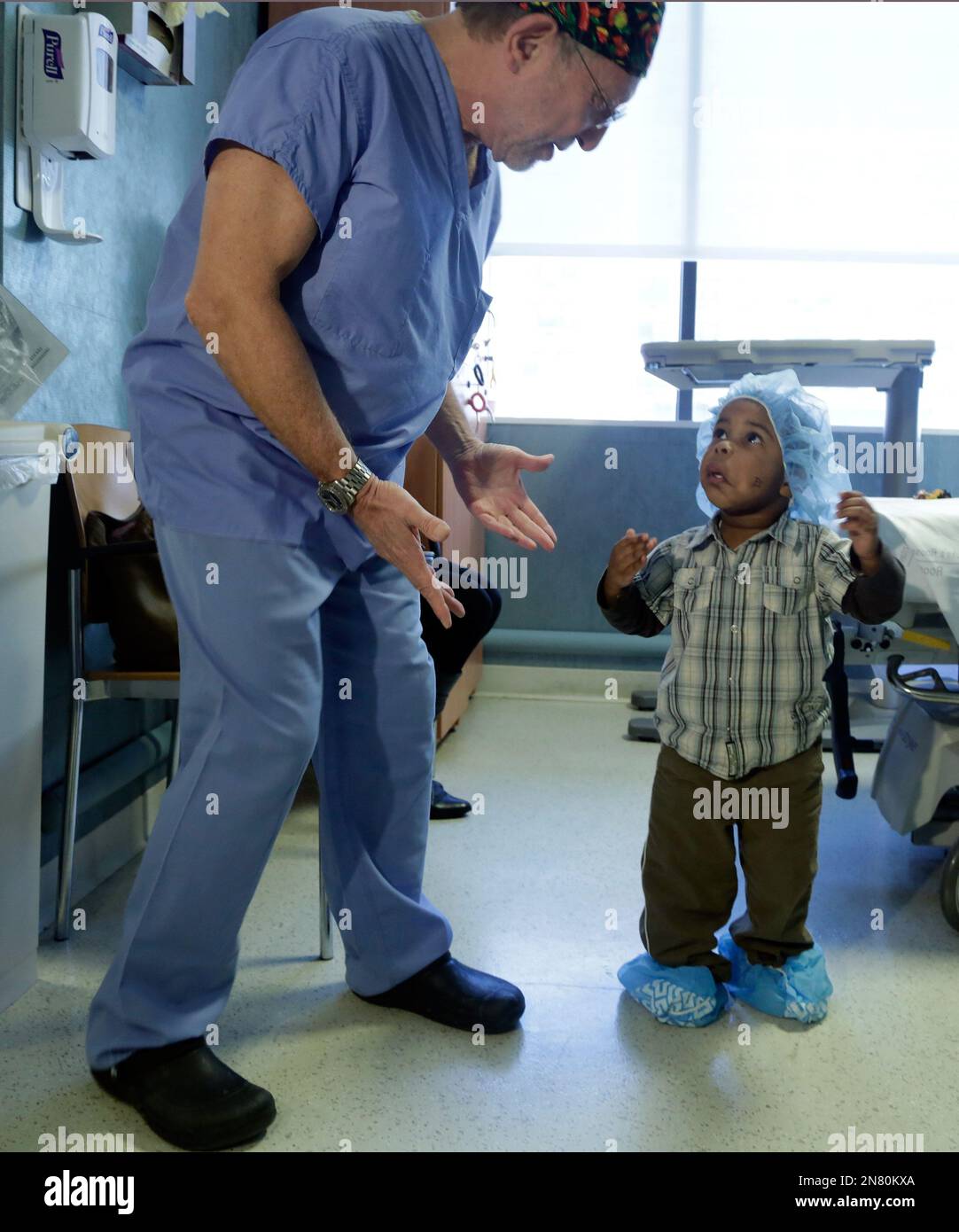 Joel De la Rosa, 2, from the Dominican Republic, meets with Dr ...