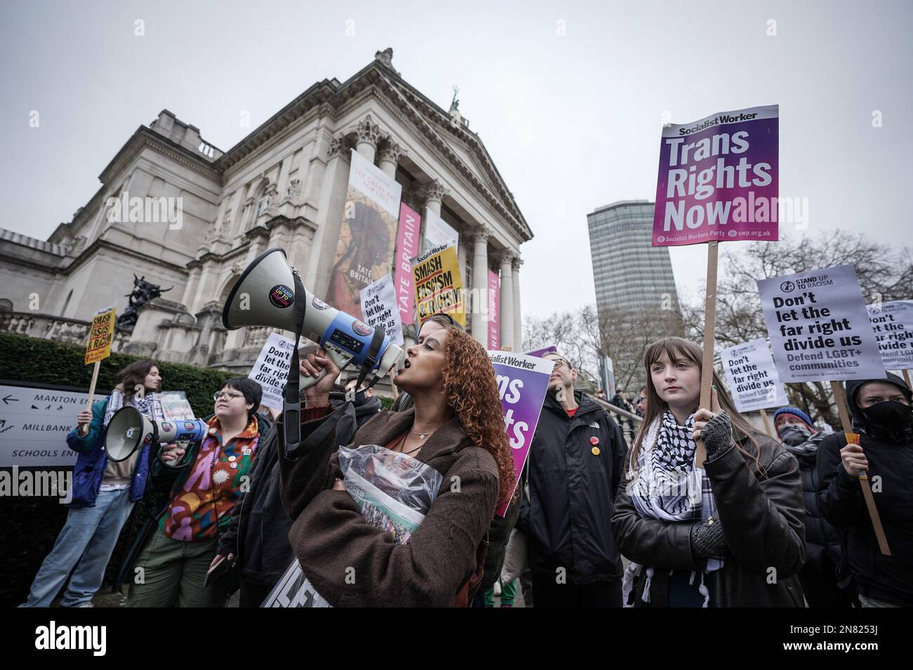 London, Großbritannien. 11. Februar 2023 Unterstützer von Trans ...