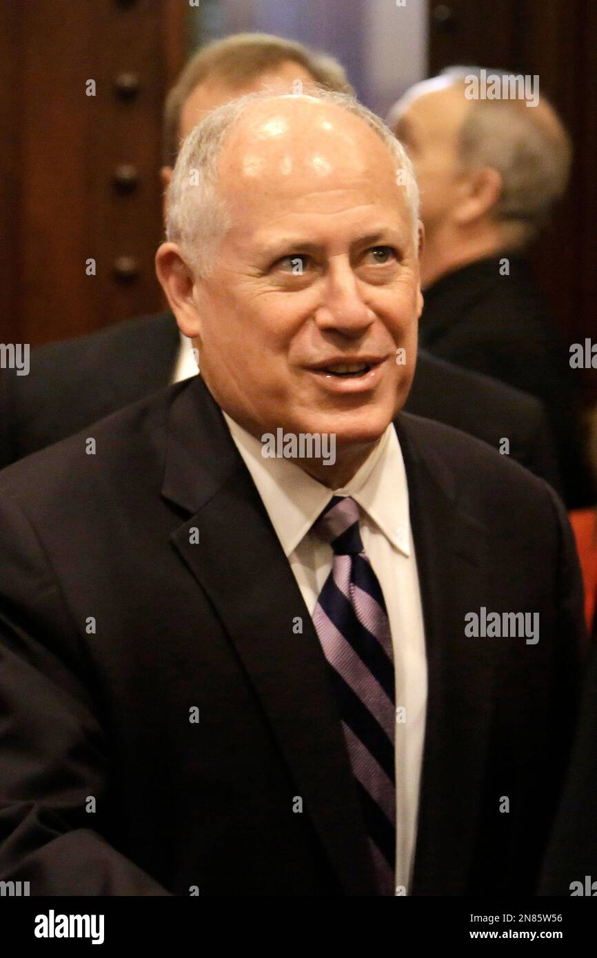 Illinois Gov. Pat Quinn smiles as lawmakers applaud his entrance to the ...