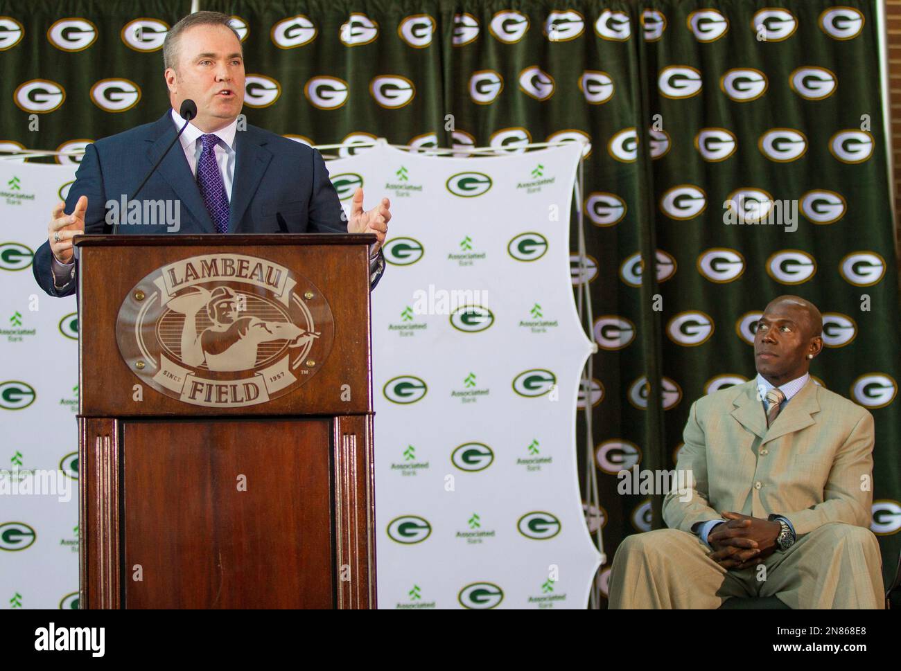 Green Packers all time leading receiver, Donald Driver, listens as ...