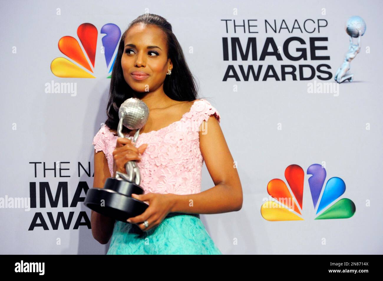 Kerry Washington poses backstage with the award for outstanding actress ...