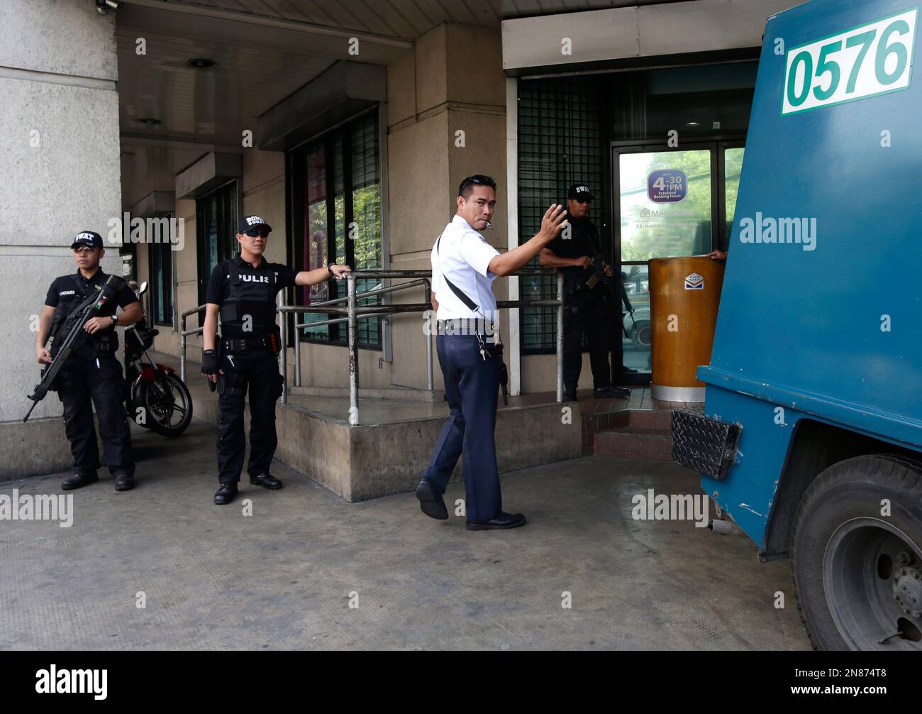 Pasay city SWAT members of the Philippine National Police make the ...
