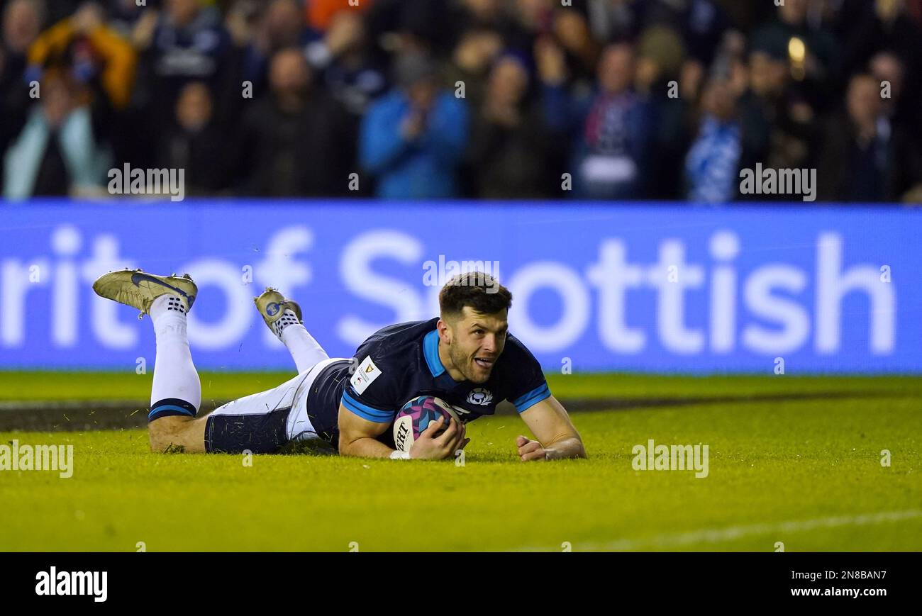 Blair Kinghorn von Schottland erzielt beim Guinness Six Nations-Spiel ...