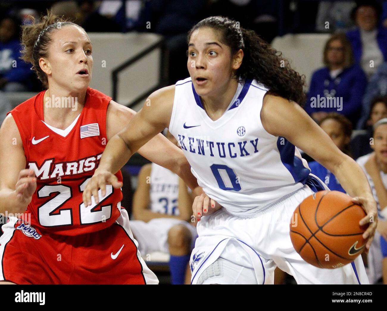 Kentucky's Jennifer O'Neill (0) is pressured by Marist's Kristine Best ...