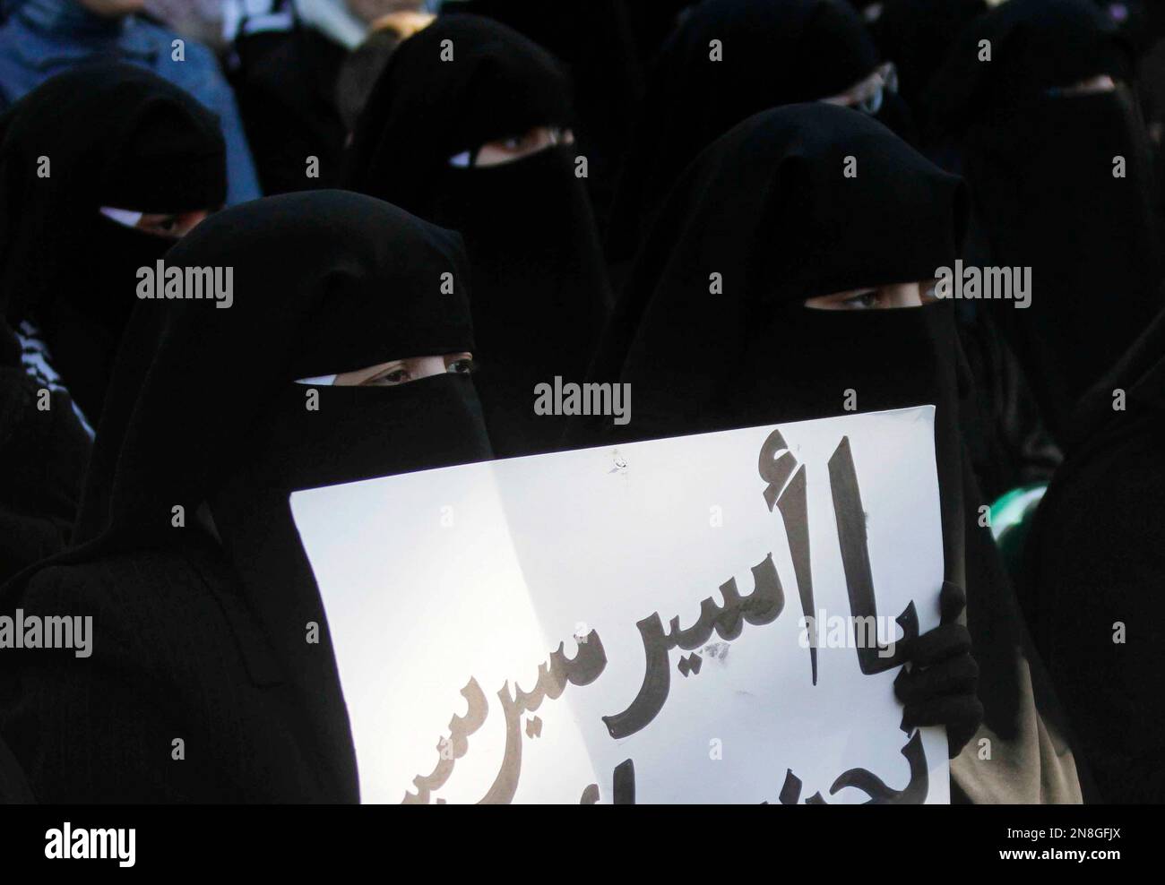 Supporters of Lebanese anti-Syrian regime and Salafist group leader ...