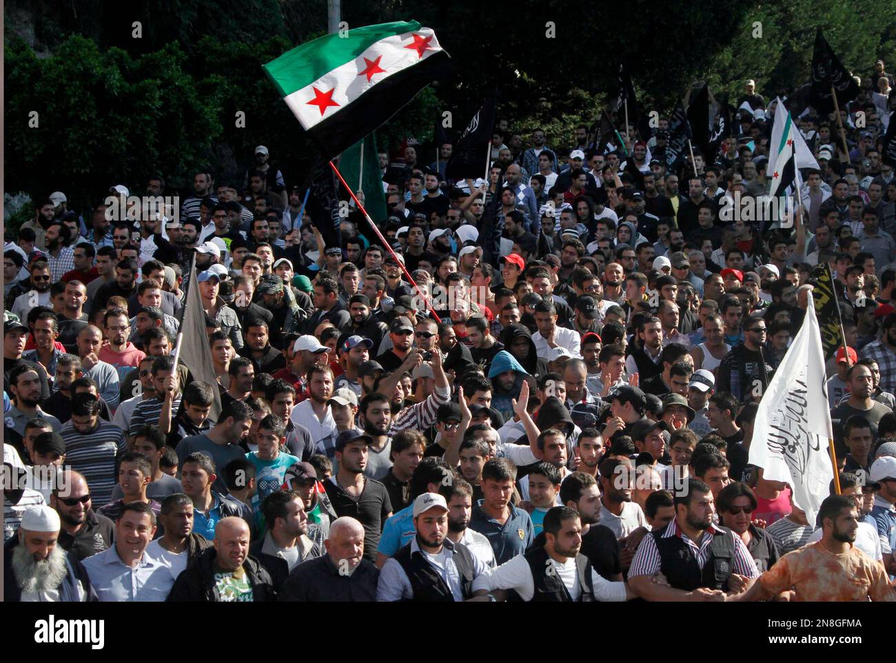 Supporters of Lebanese anti-Syrian regime and Salafist group leader ...