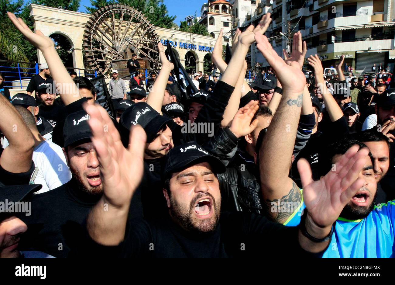 Supporters of Lebanese anti-Syrian regime and Salafist group leader ...