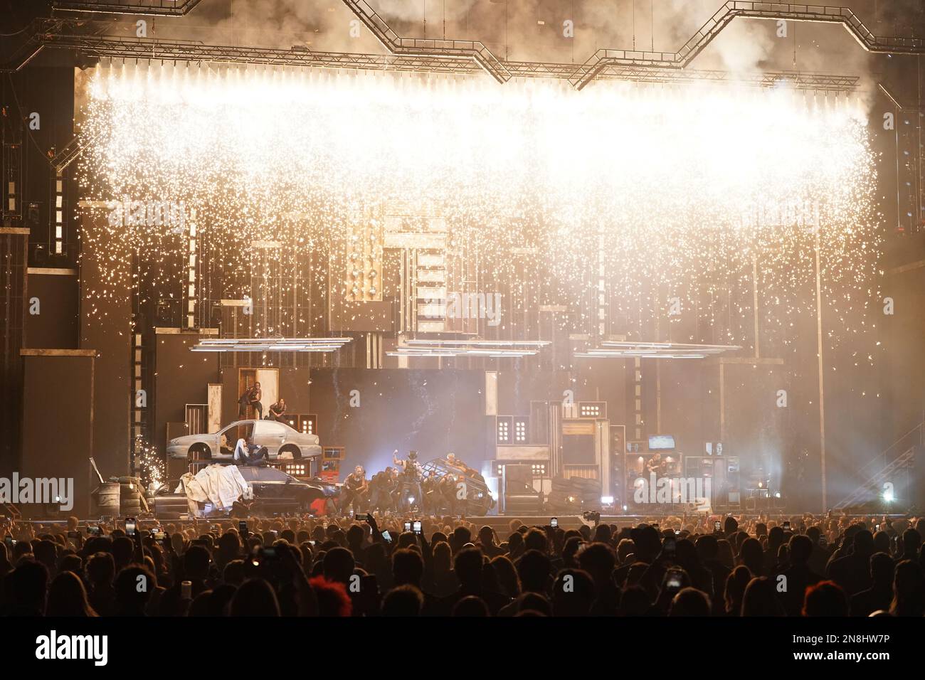 Sam Smith und Kim Petras treten während der Brit Awards 2023 in der O2 ...