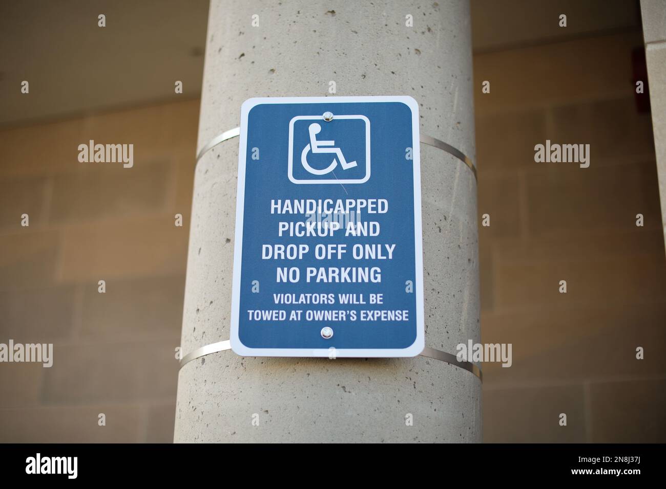 Rollstuhlfahrer parkplatz -Fotos und -Bildmaterial in hoher Auflösung ...