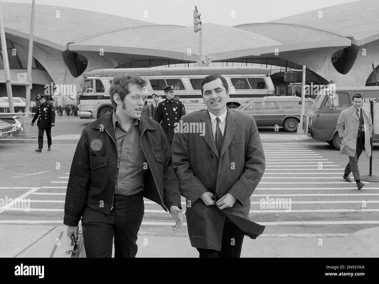 Rabbi Meir Kahane, leader of the militant Jewish Defense League, right ...