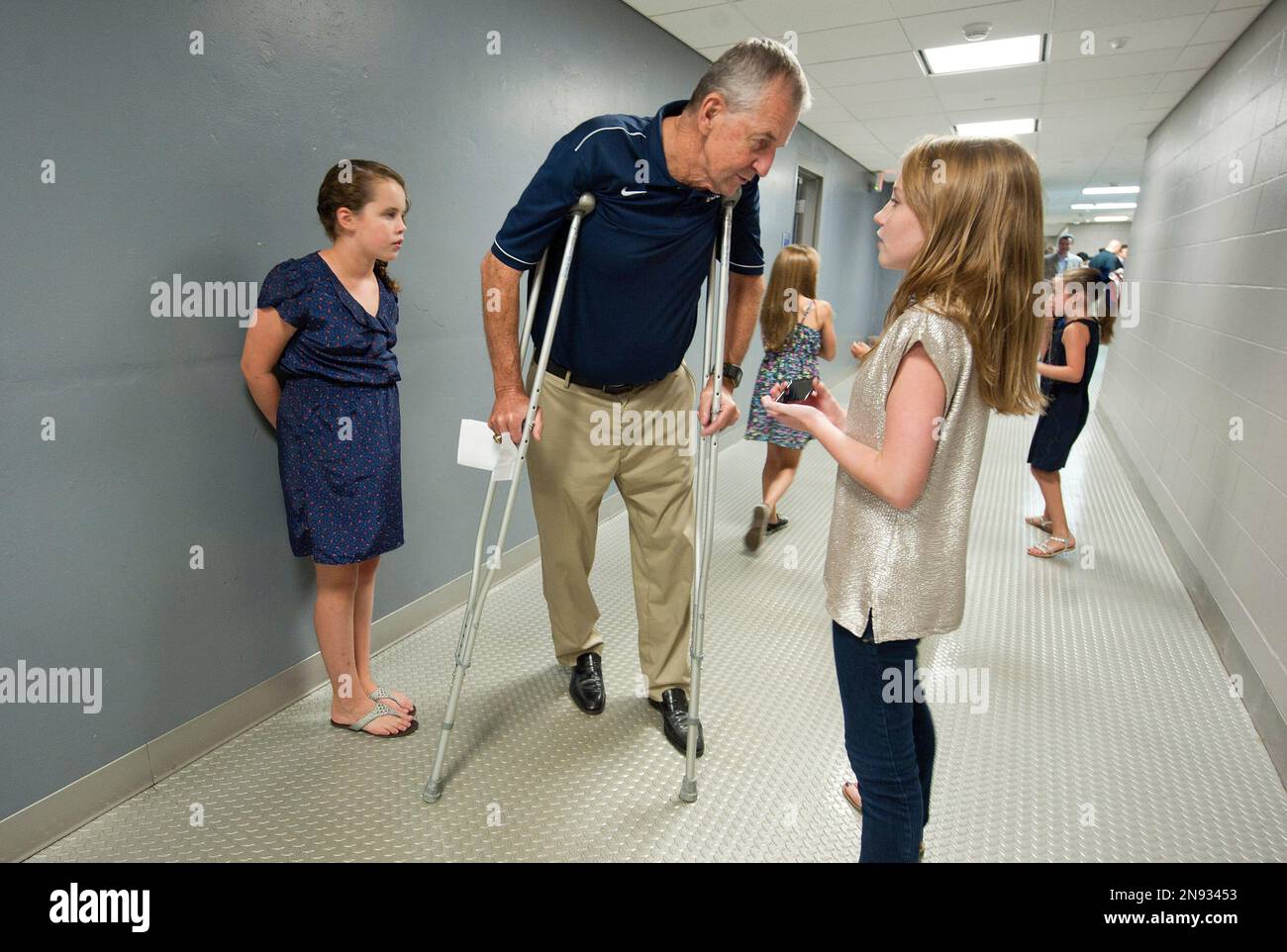 Retired Connecticut head coach Jim Calhoun, center, meets with his ...