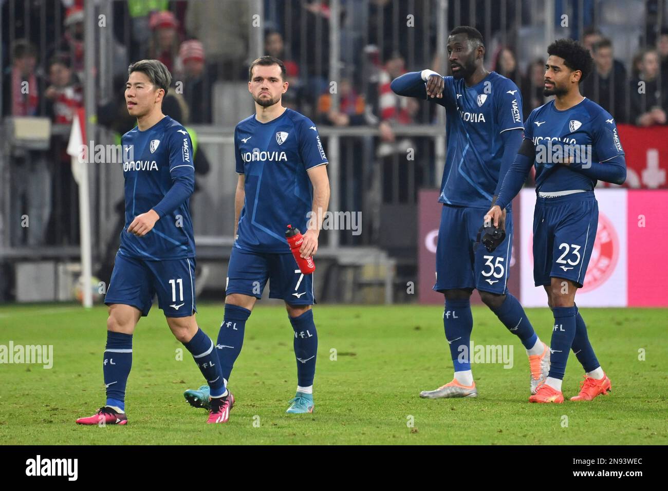 Bochum-Spieler, von links: Takuma ASANO (VFL Bochum), Kevin STOEGER ...