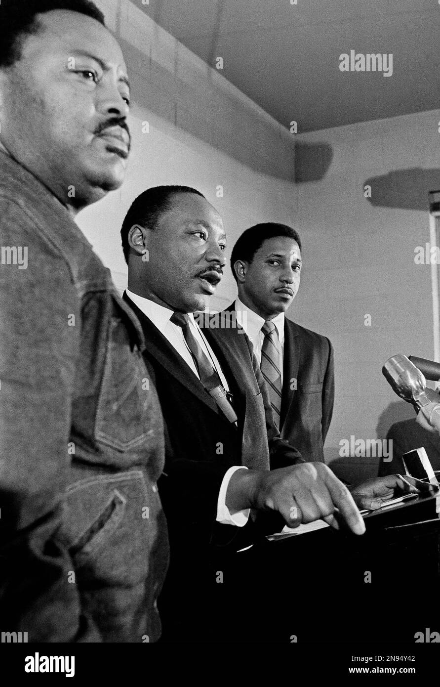 Dr. Martin Luther King, flanked by Hosea Williams, left, and the Rev ...