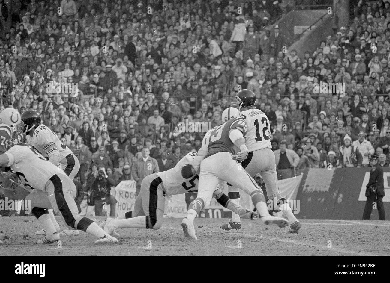 Pittsburgh Steelers quarterback Terry Bradshaw fires a touchdown to ...