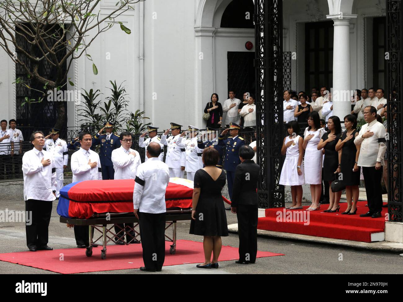 Philippine President Benigno Aquino III, right, along with the family ...