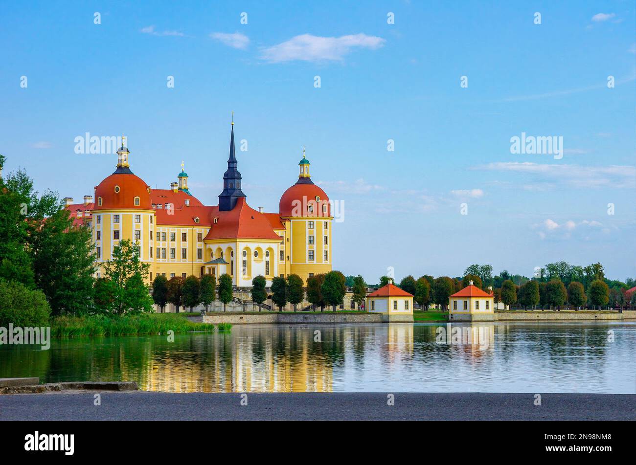 Drei haselnüsse für aschenbrödel -Fotos und -Bildmaterial in hoher Auflösung – Alamy