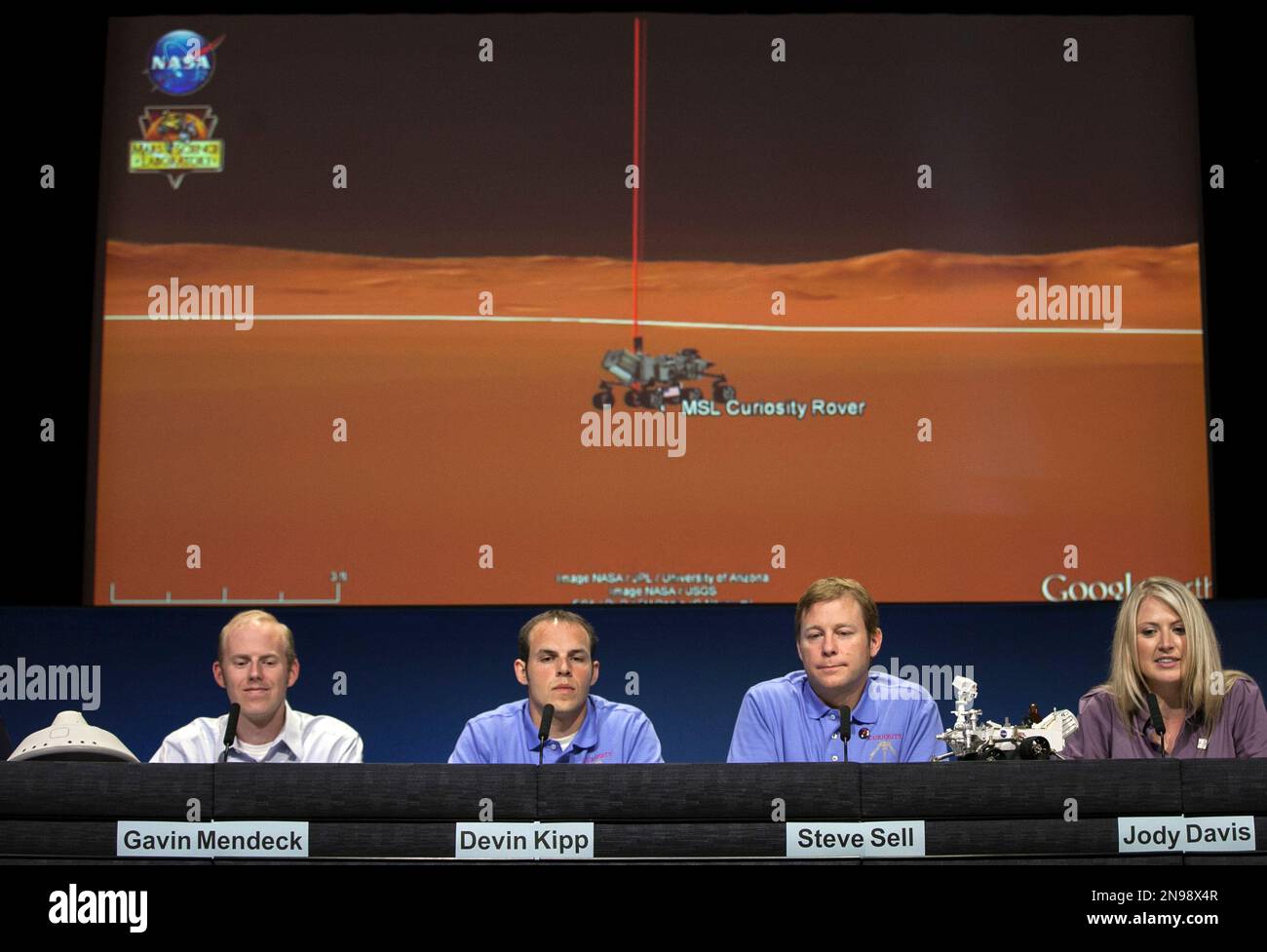 NASA scientists show a Google Earth animation of Curiosity Mars landing ...