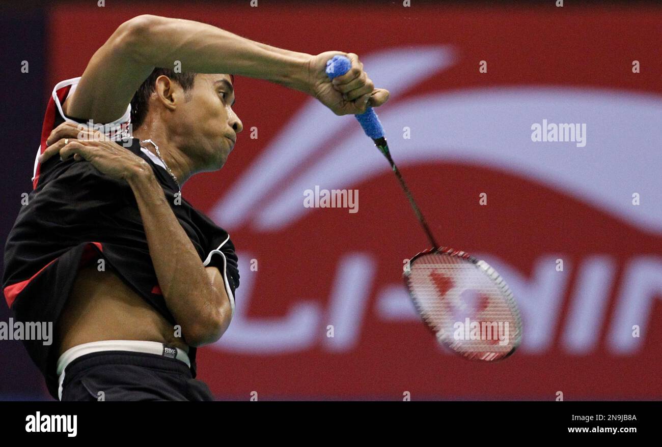 Indonesia's Dionysius Hayom Rumbaka returns a shot to Thailand's ...