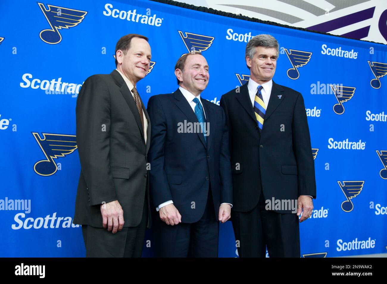 St. Louis Mayor Francis Slay, left, NHL Commissioner Gary Bettman ...
