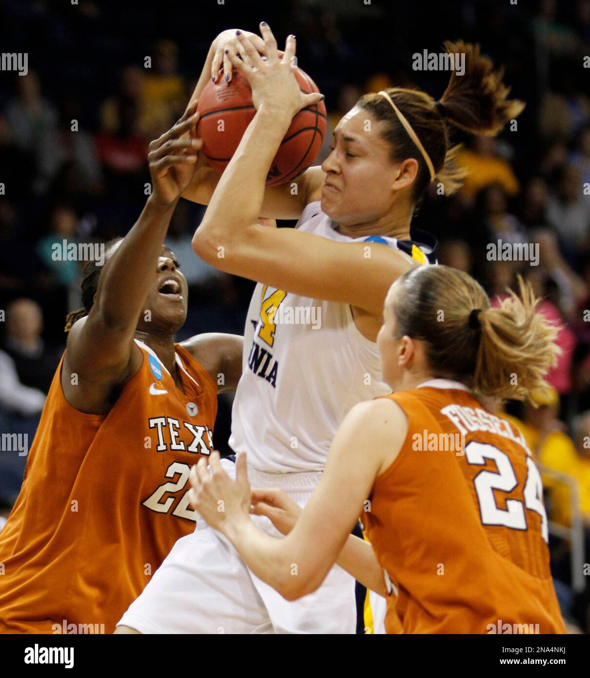 West Virginia forward Jess Harlee (14) tries to shoot a basket as Texas ...