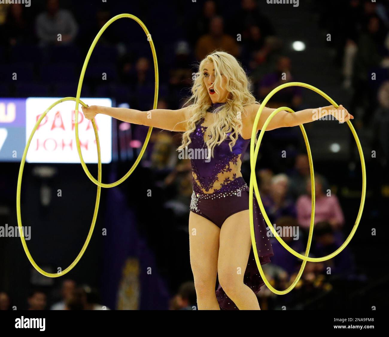 Die Entertainmentkünstlerin Grace Good tritt in der Halbzeit eines ...