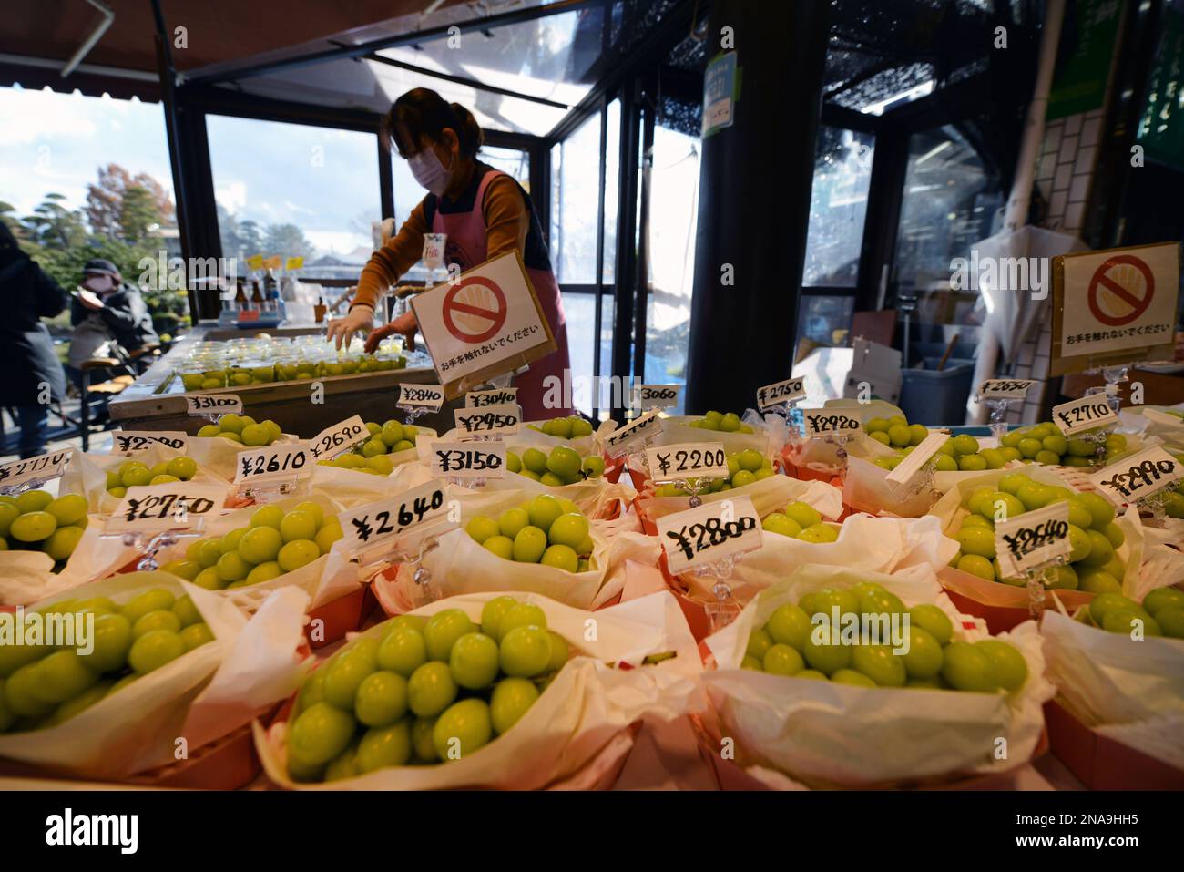 Oshino hakkai haupt souvenirladen -Fotos und -Bildmaterial in hoher ...