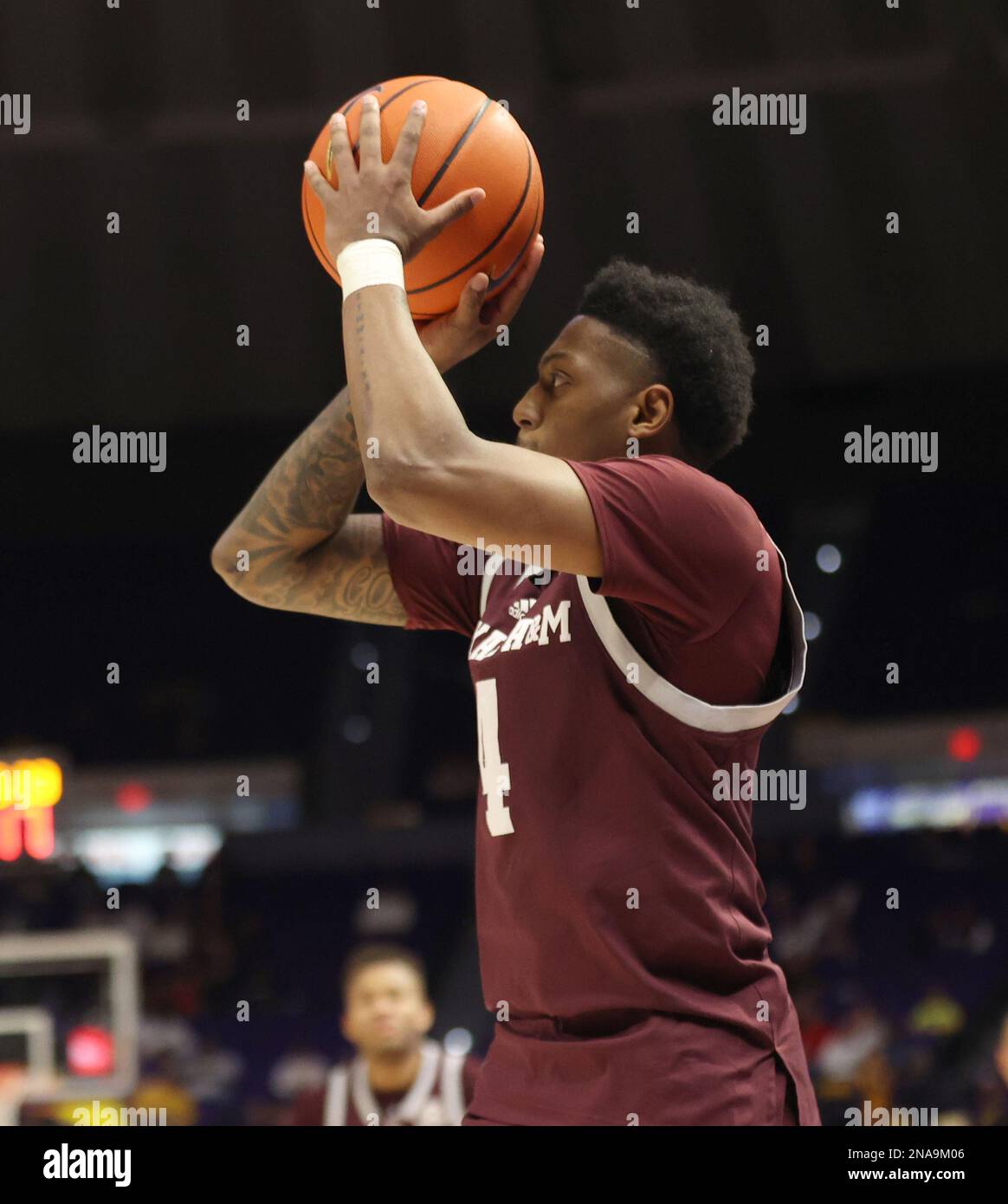 Der Texas A&M Aggies-Wachmann Wade Taylor IV (4) schießt am Samstag ...