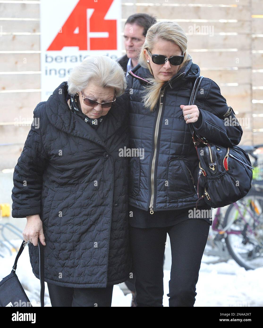 Dutch Queen Beatrix and her daughter in-law Princess Mabel, right ...
