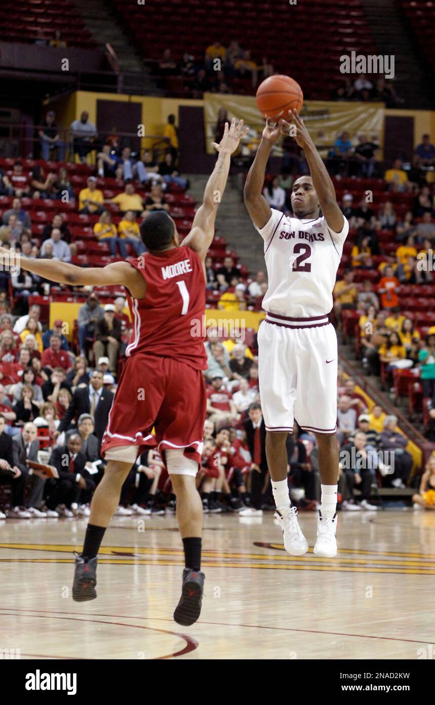 Arizona States' Chris Colvin, right, against Washington States' Reggie ...