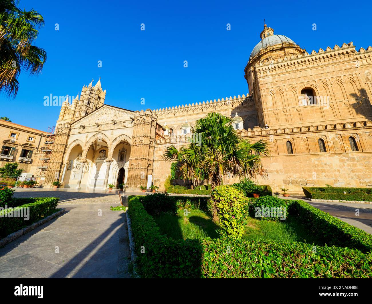 Basilica cattedrale metropolitana primaziale della santa vergine maria assunta -Fotos und ...