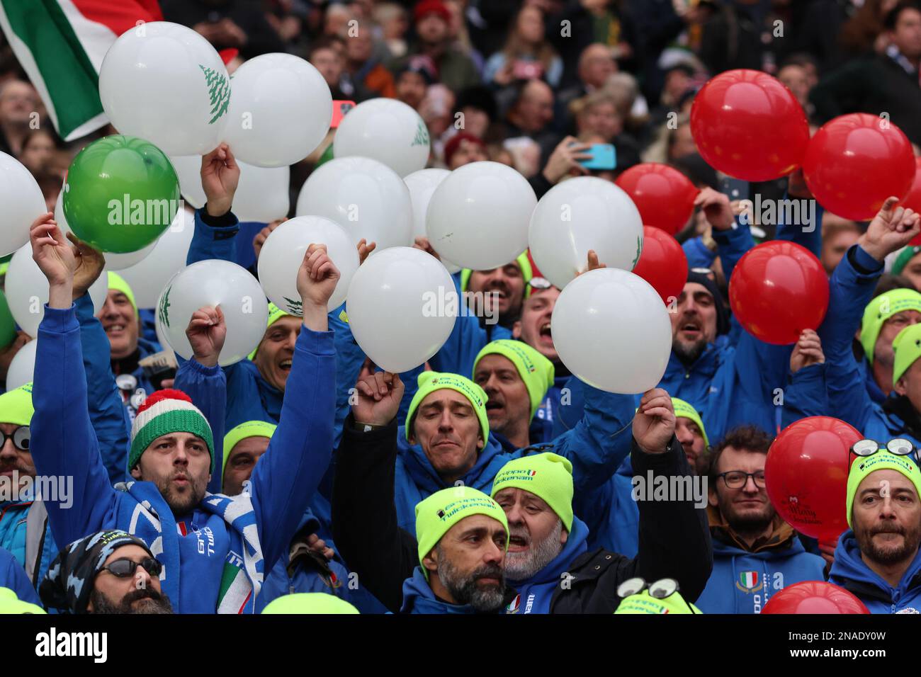 Italienische Fans beim zweiten Spiel der Six Nations Championship 2023 ...