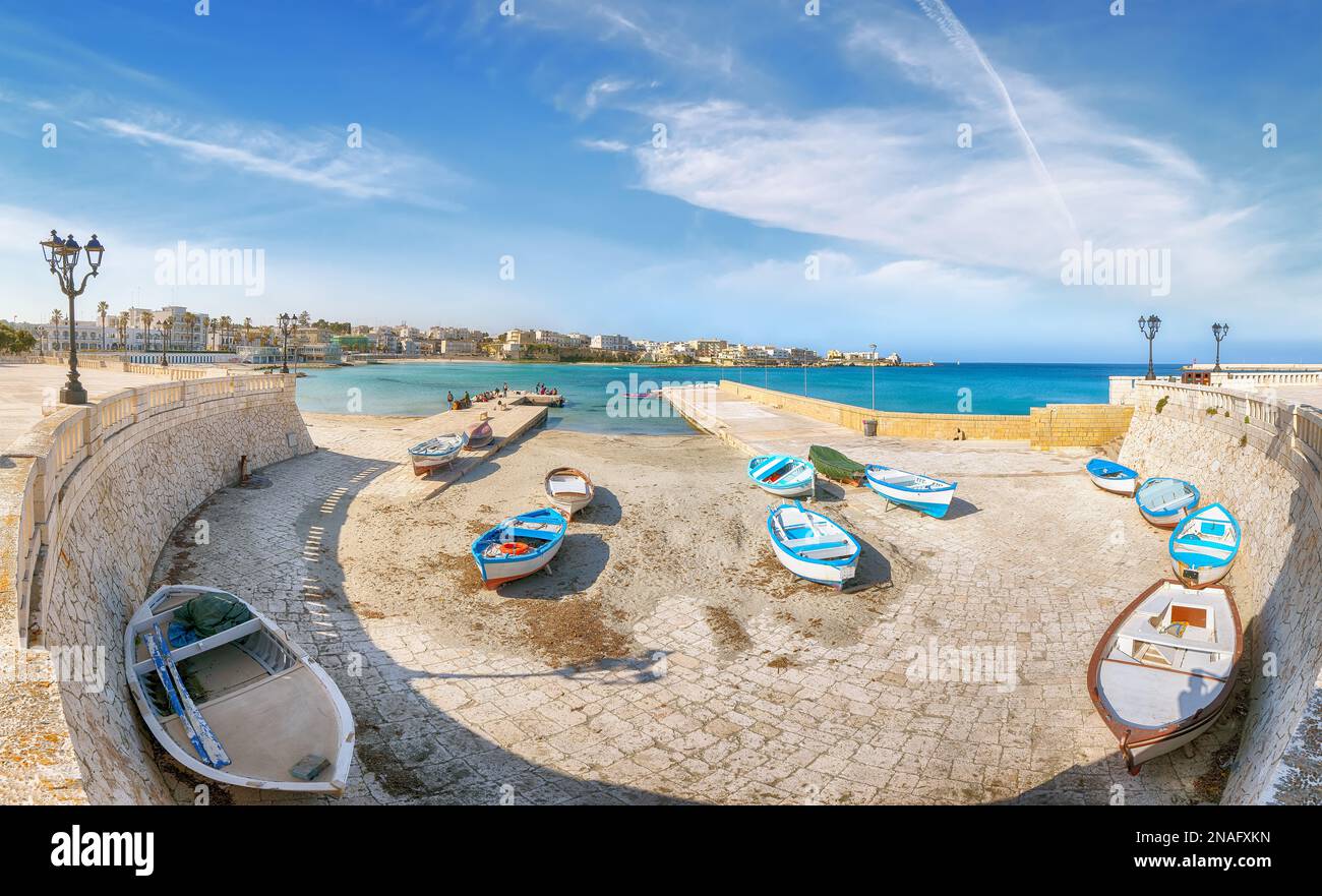 Atemberaubender Blick auf die Promenade von Otranto in Italien ...