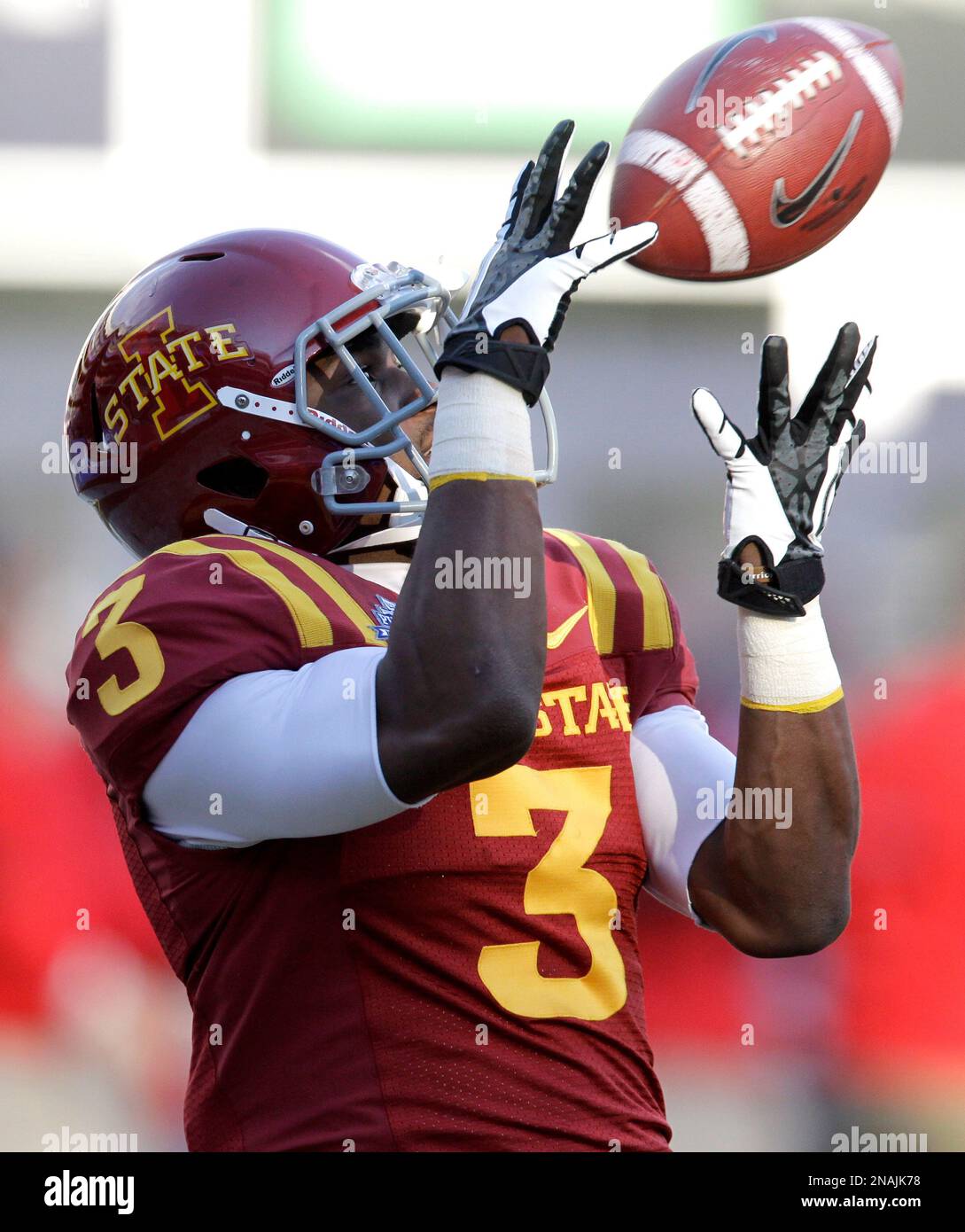 Iowa State wide receiver Aaron Horne (3) catches a pass during warm-ups ...