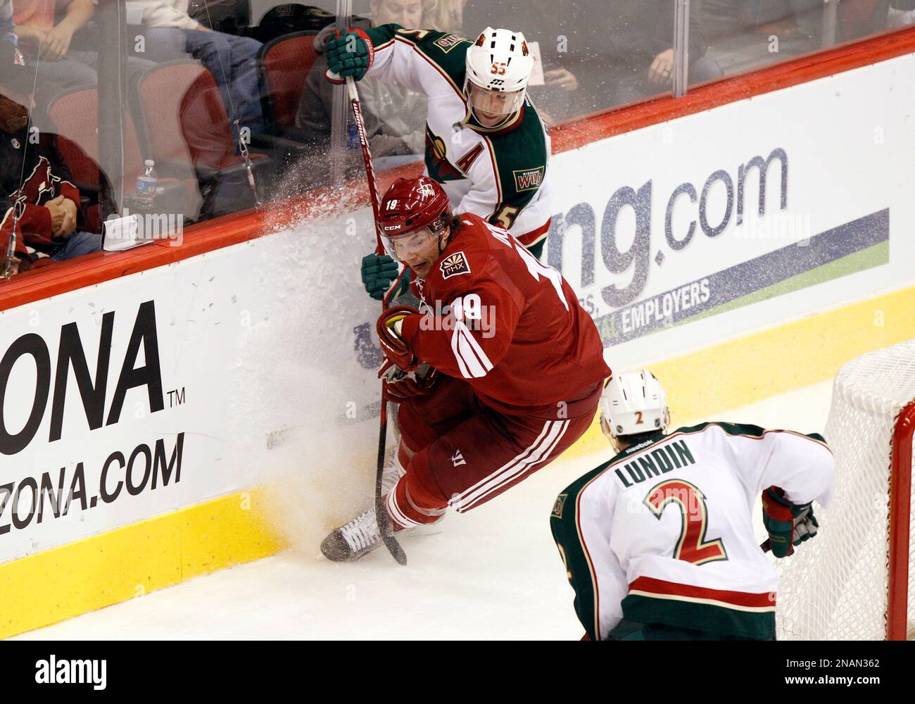 Phoenix Coyotes' Shane Doan, center, in action against Minnesota Wild's ...