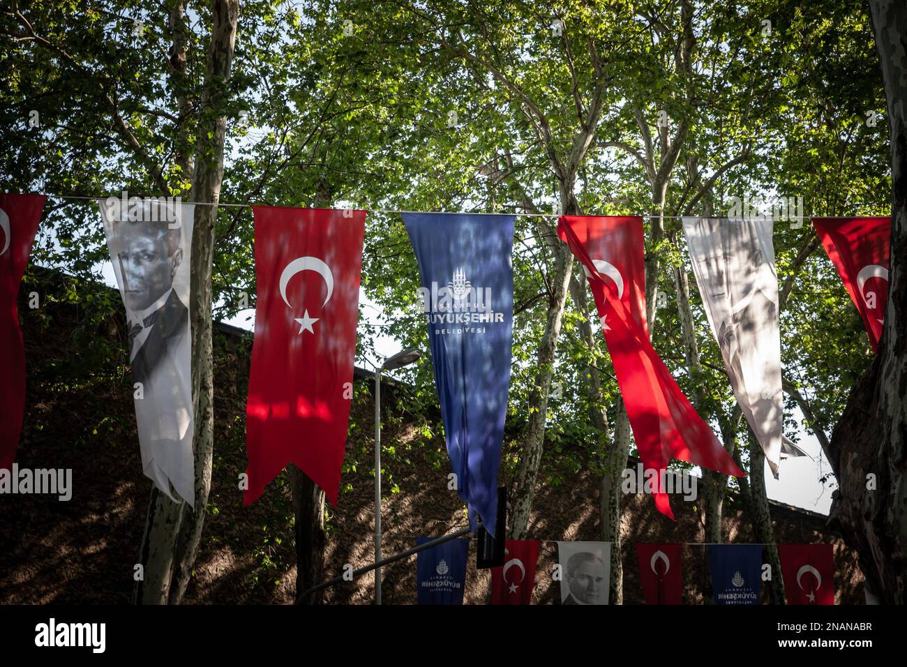 Bild einer Flagge mit dem Logo von Greater Istanbul oder Istanbul ...