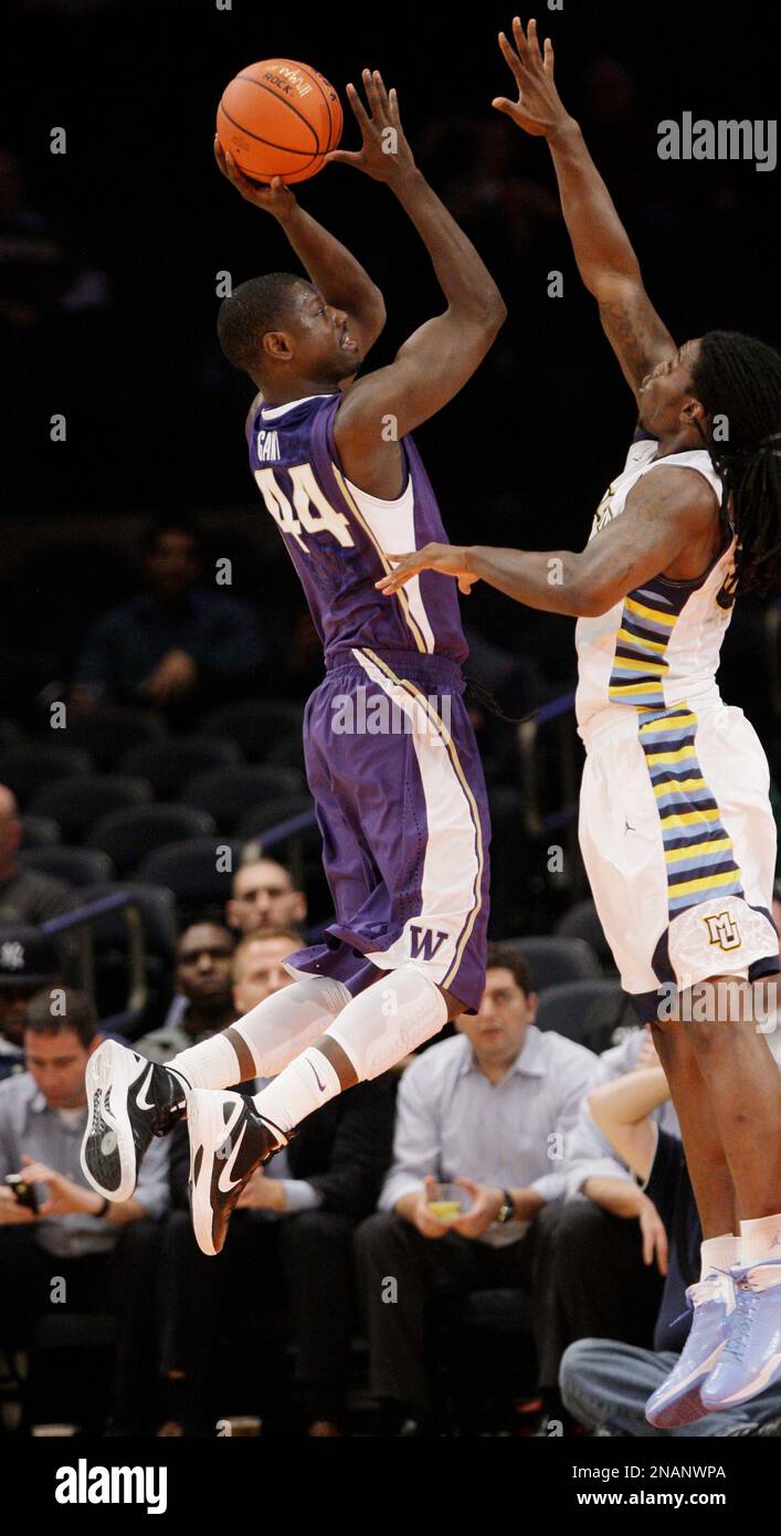 Washington's Darnell Gant (44) shoots over Marquette's Jae Crowder ...