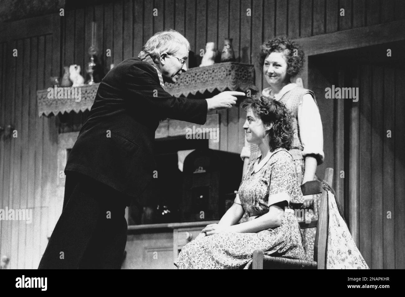 l-r: Alec McCowen (Jack), Catherine Byrne (Chris - Front), Anita Reeves ...