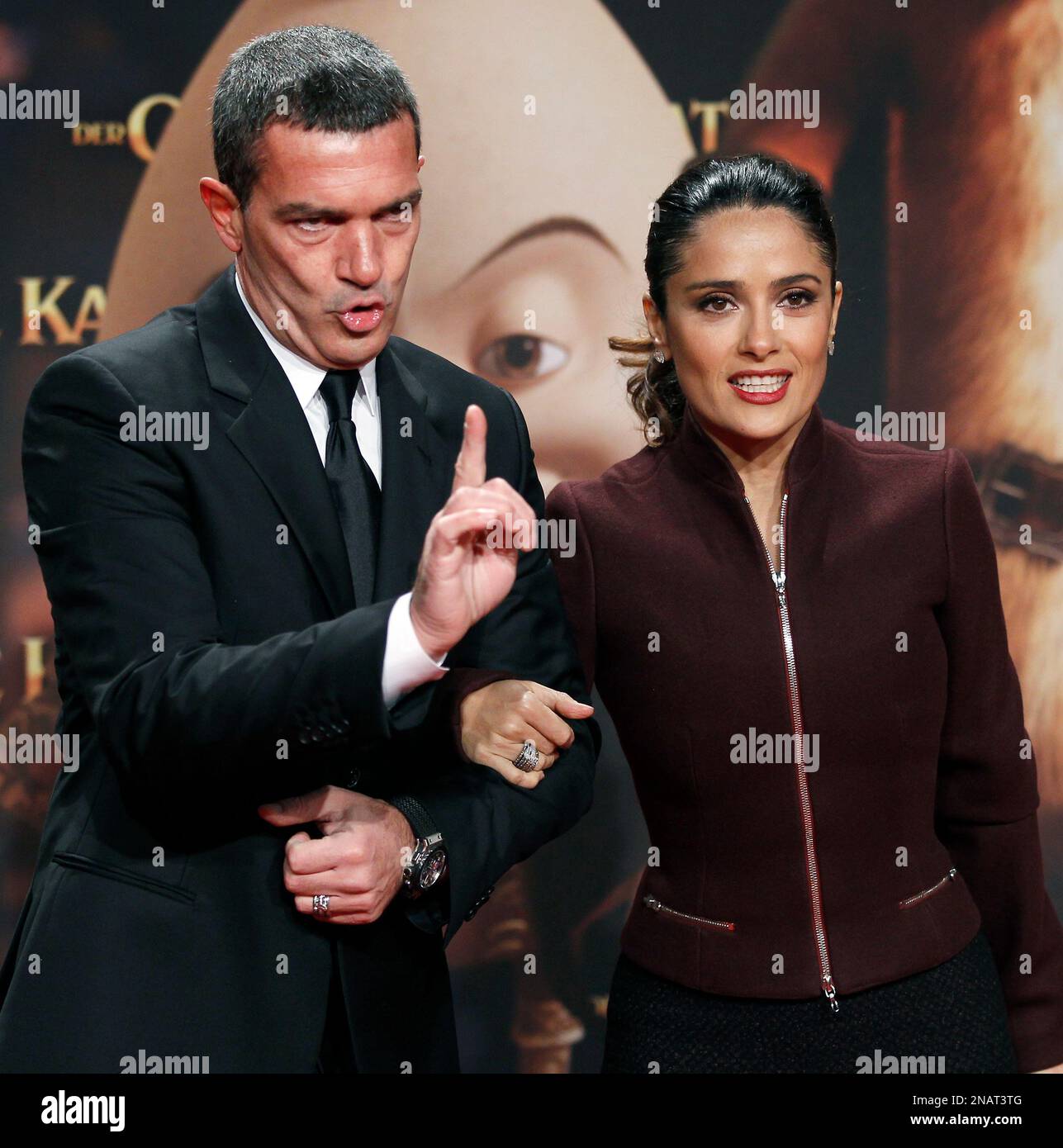 Spanish actor Antonio Banderas, left, and actress Salma Hayek from ...