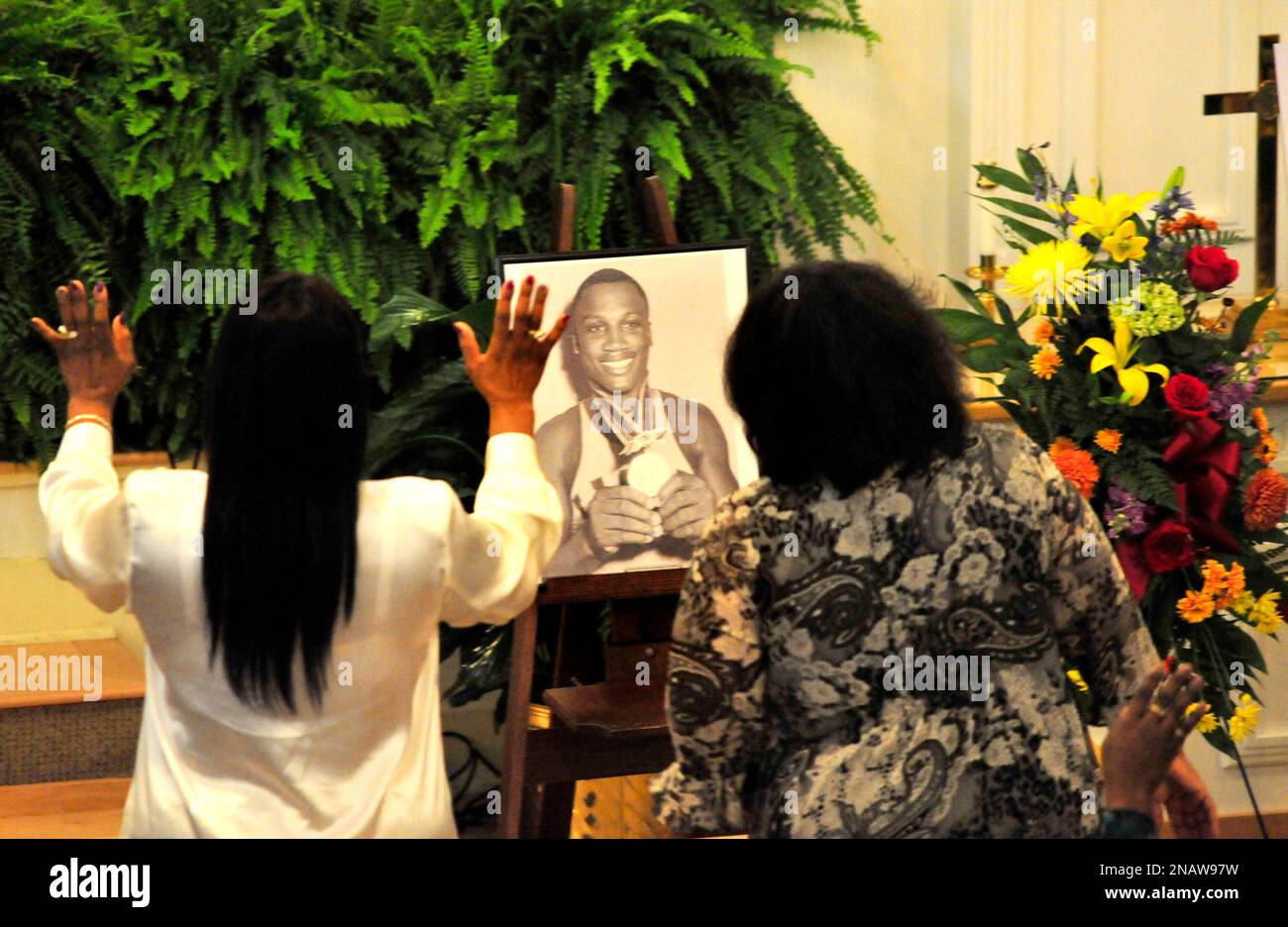 Joe Frazier's daughter Jacqui Frazier, left, and niece Dannette Frazier ...