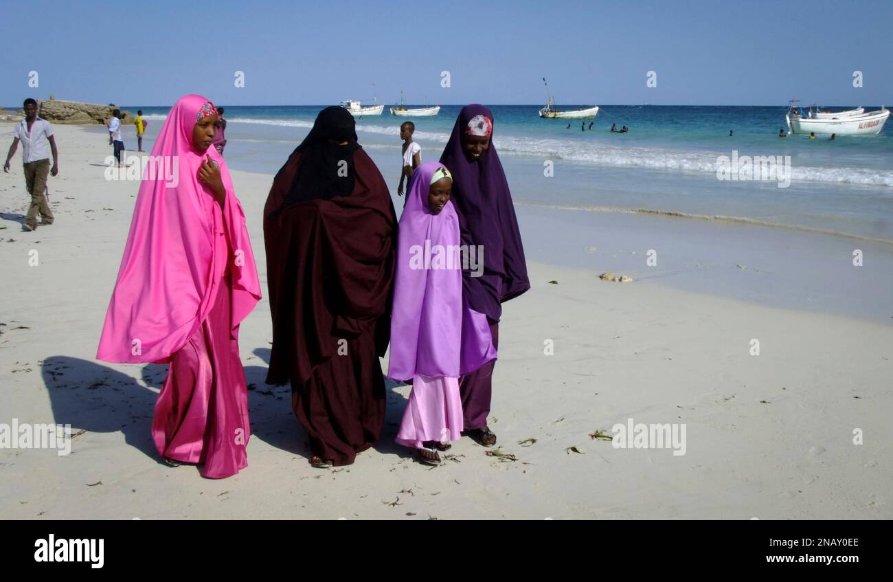 Somali women take a stroll at Lido Beach as they celebrate the ...