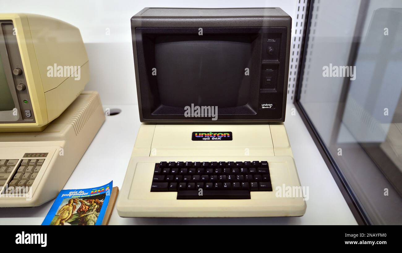 Warschau, Polen. 10. Februar 2023 Im Apple Museum. Unitron AP II 64K ...