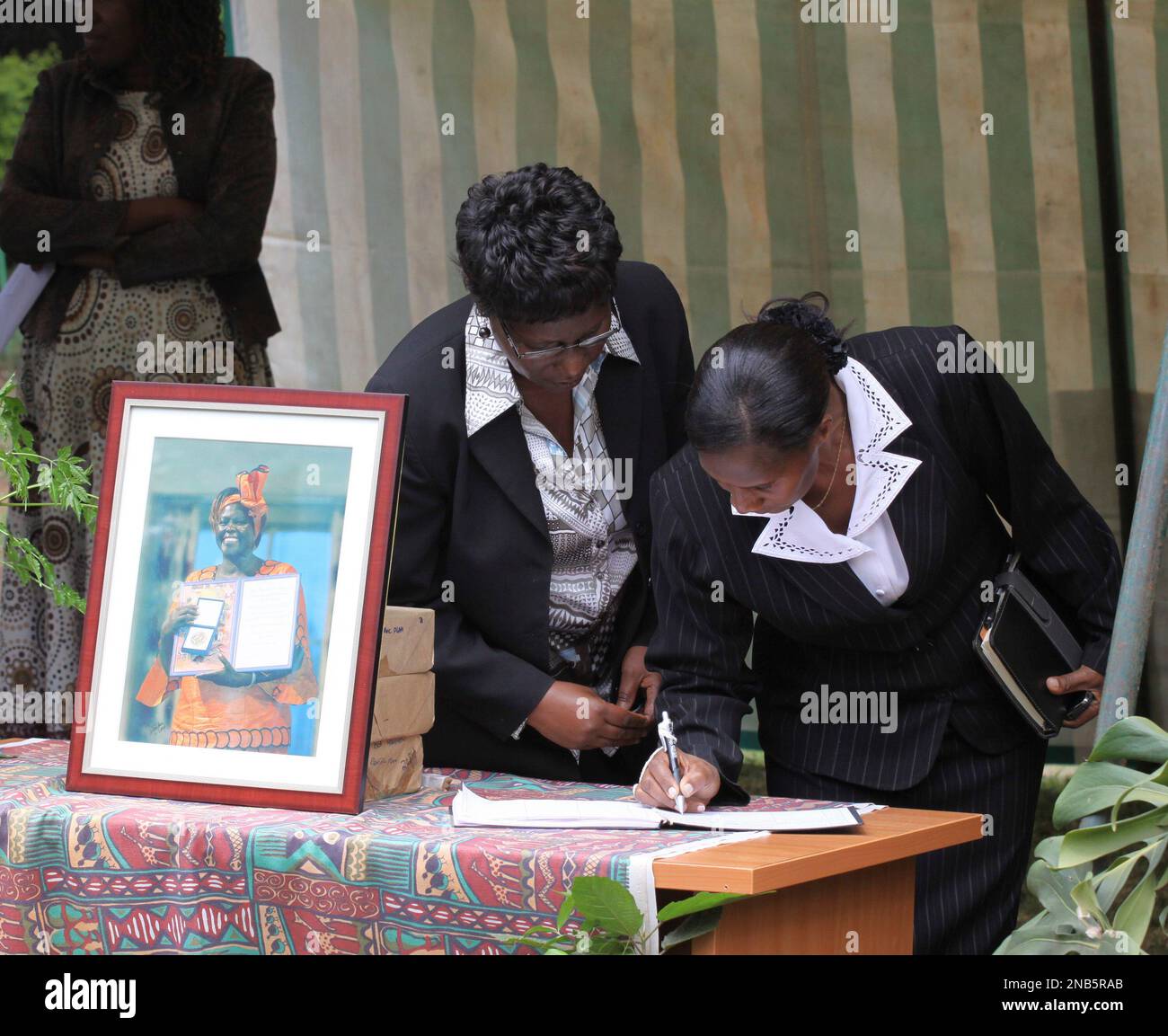 people sign the condolence book for Wangari Maathai, at the ...