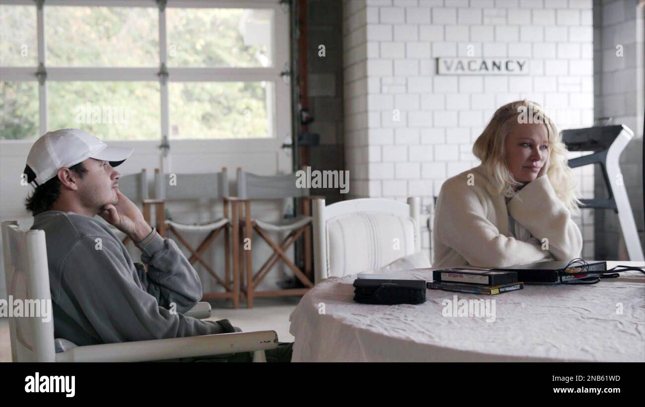 PAMELA: Eine LIEBESGESCHICHTE (auch bekannt als PAMELA, Eine LIEBESGESCHICHTE), von links ...