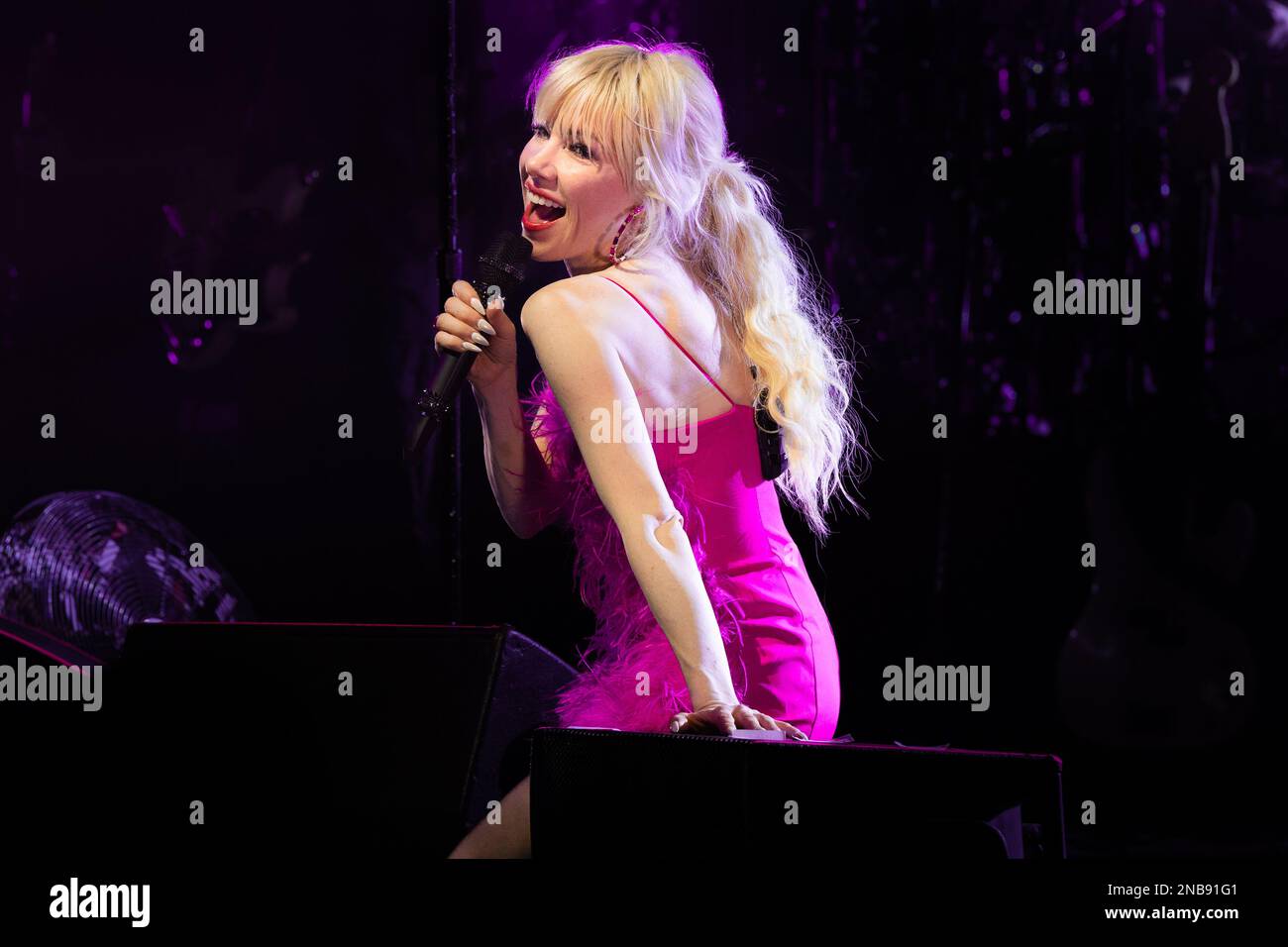 Carly Rae Jepsen tritt am 13. Februar 2023 live auf Stockfotografie - Alamy
