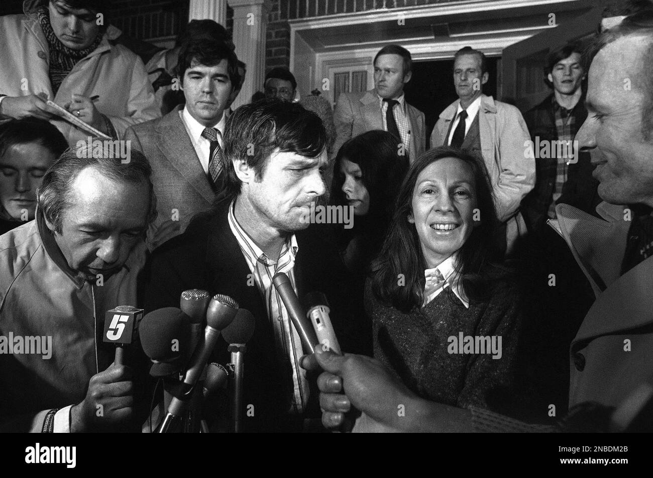 Atlanta constitution editor Reg Murphy and his family face newsmen and ...