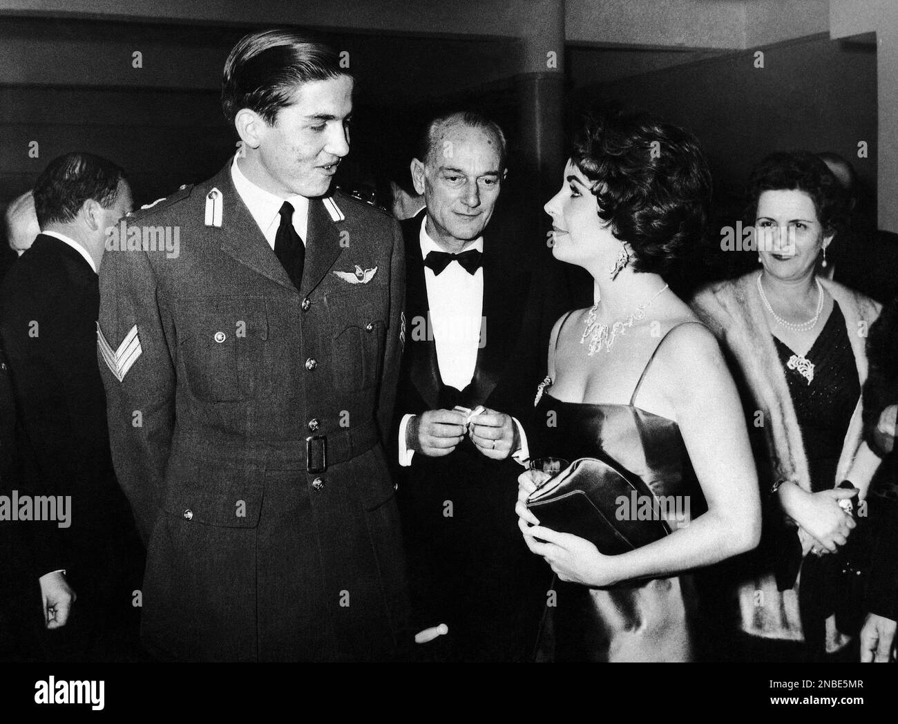British actress Elizabeth Taylor, right, chats with Crown Prince ...