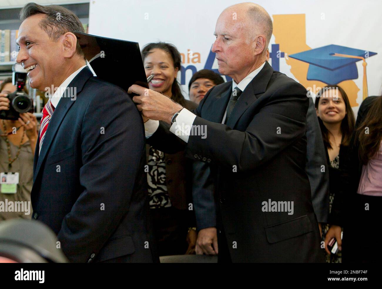California Gov. Jerry Brown, right, signs AB 130 Dream Act bill on the ...