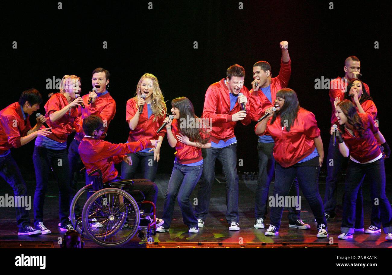 FILE - In this May 15, 2010 file photo, the cast of the popular ...