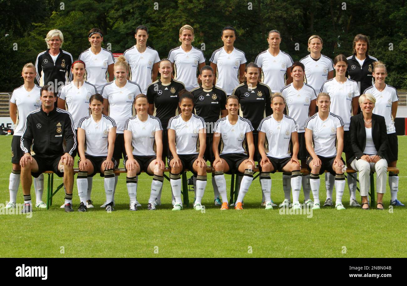 Women of German national soccer team pose for the official team photo ...